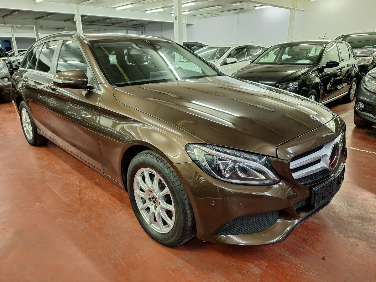 Mercedes C 180 Diesel Automatique 07 / 2017 + Un jeu de 4 Pneus avec J ...