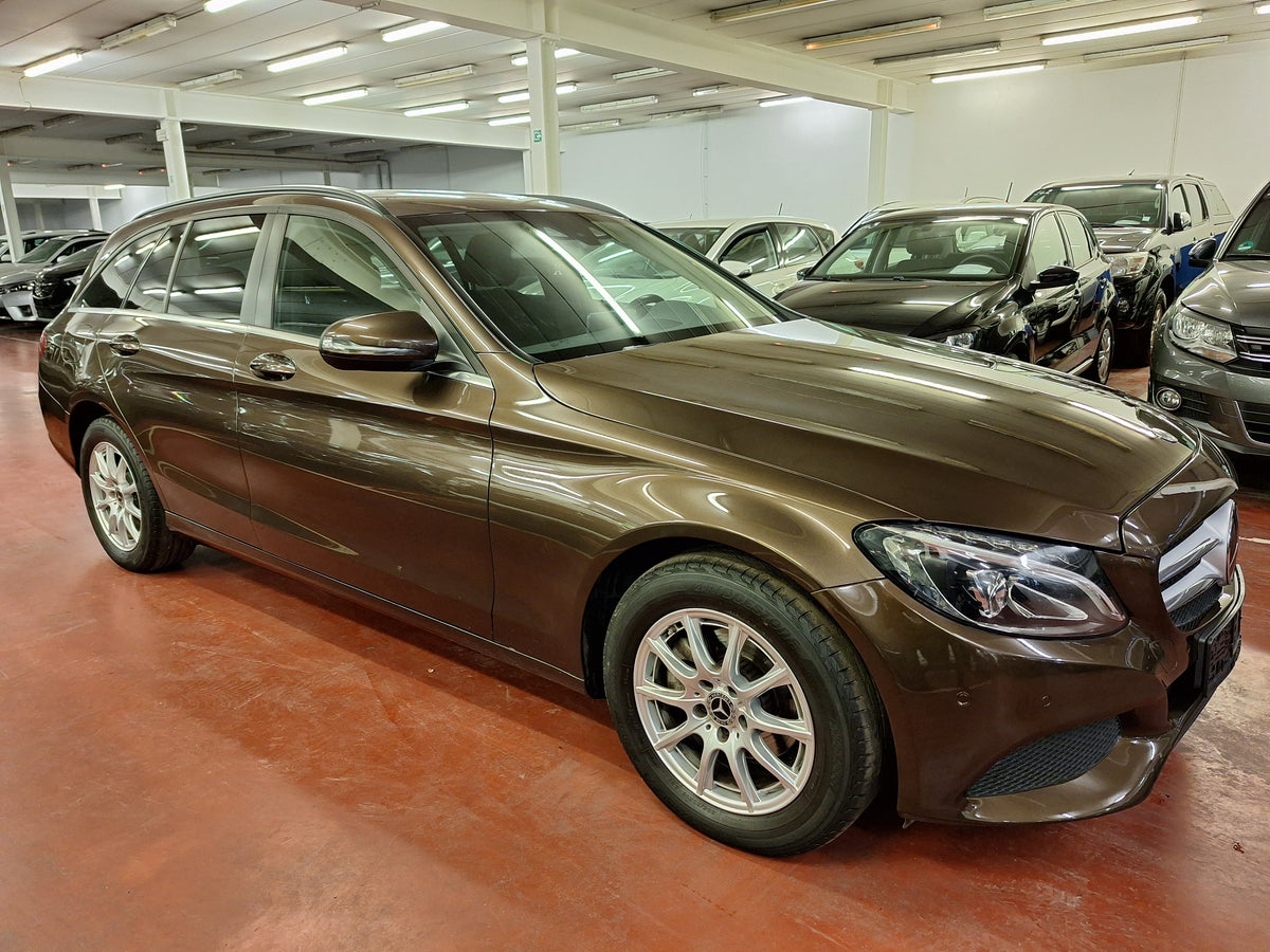 Mercedes C 180 Diesel Automatique 07 / 2017 + Un jeu de 4 Pneus avec J ...